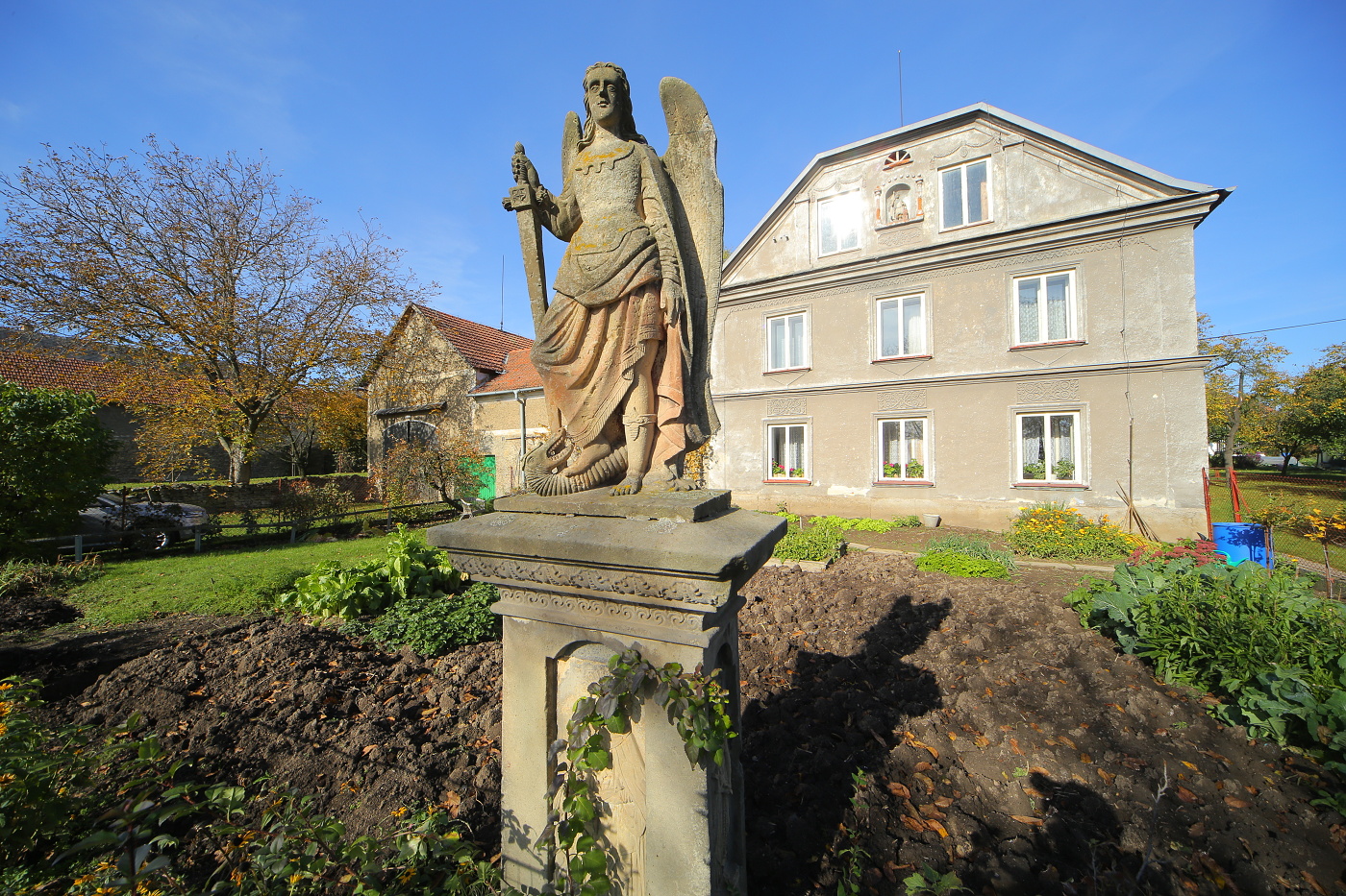 13. SOCHA ARCHANDĚLA MICHAELA (u Čejků) :: Regionální muzeum vesnice ...